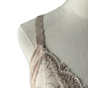 Chantelle | Intimates & Sleepwear | Chantelle Icone Lace Minimizer 34 ...